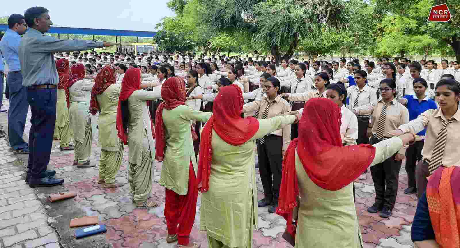 हरियाणा के महेंद्रगढ़ क्षेत्र में स्कूली बच्चों से शपथ दिलवाई गई